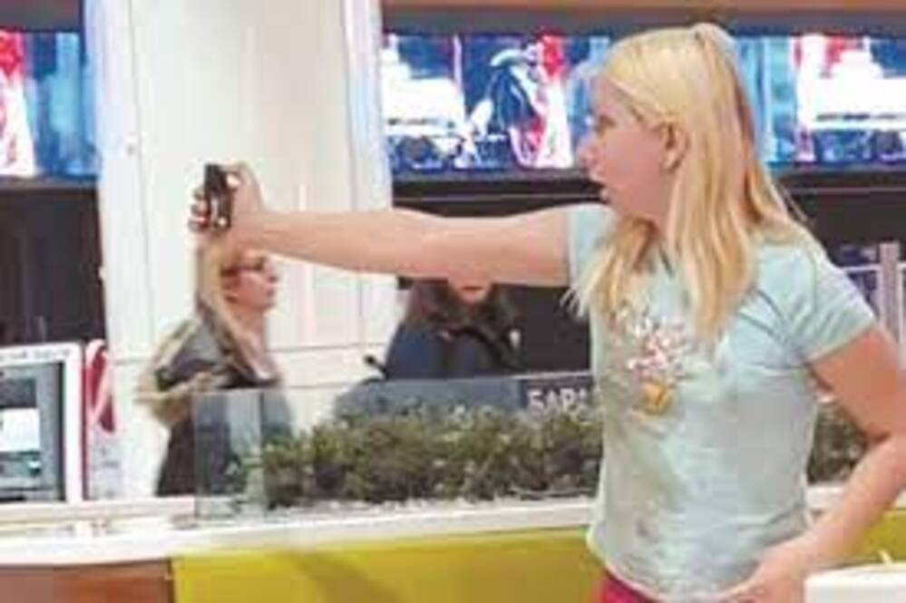 Гонят Емили Тротинетката от заведенията - Gzona.eu