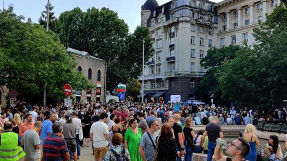 15 000 се вдигат на протест срещу Радев - Gzona.eu