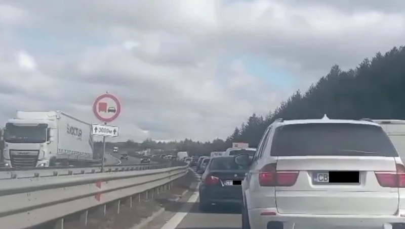 Страшно задръстване на магистрала "Тракия", колите едва се движат (ВИДЕО) - Gzona.eu