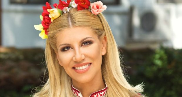 Преди часове навърши 53, но изглежда на 35 - Gzona.eu