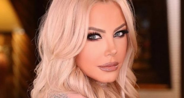 Машина на времето: Ето я Камелия на 20г, без нито една корекция и с естествения цвят на косата ...